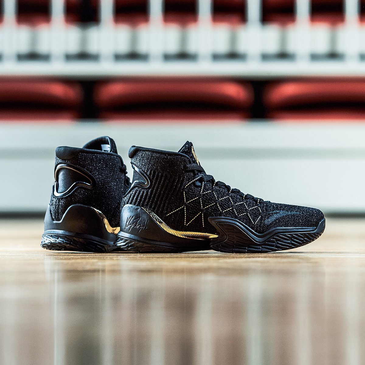 汤普森kt3,安踏_大山谷图库